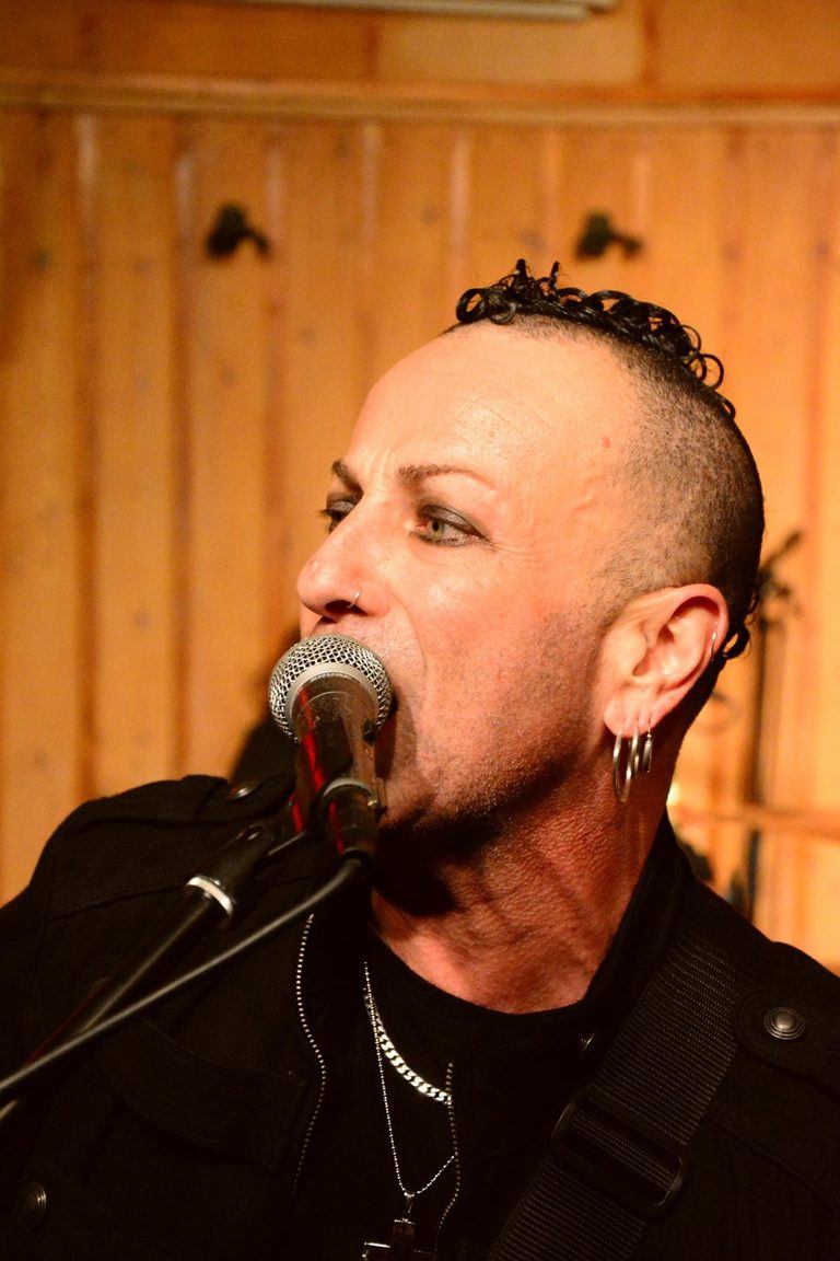 Gesangsstimmen im Bergkeller - Progressive Rock Club