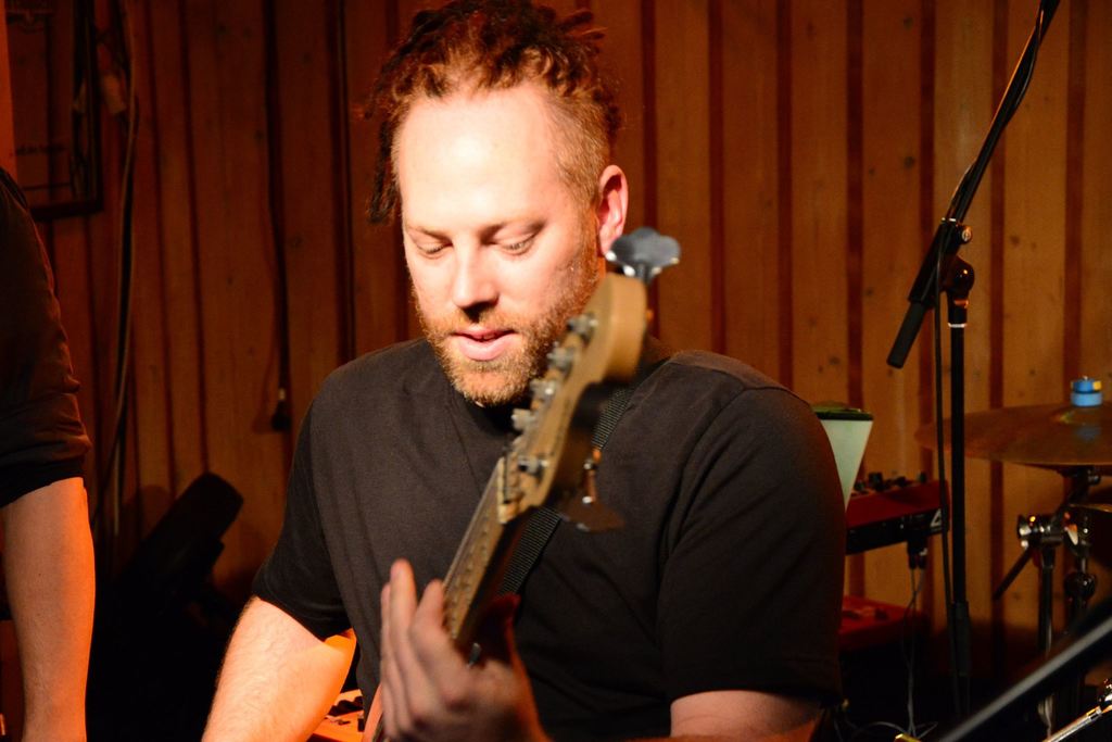 Bassgitarren im Bergkeller - Progressive Rock Club